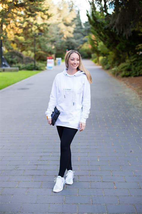 Oversized Hoodie And Leggings Outfits For Women