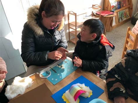 合沟中心幼儿园家园共建系列活动之——亲子美工校园之窗新沂教育