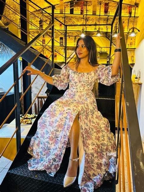 සදලි ෆැශන් සදලි ෆැශන් Added A New Photo — In Naples