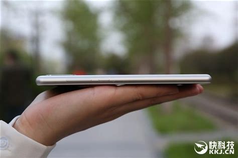 骁龙8458gb！小米3999元神机开箱图赏热点资讯安兔兔