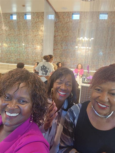 GOOD VIBES 2023 Robin Thorne