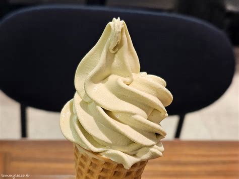 폴바셋 가을의 맛 피스타치오 소프트 아이스크림