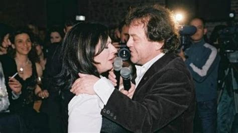 Χάρις Αλεξίου Γιάννης Πάριος κ α Αυτοί είναι οι διάσημοι Έλληνες που
