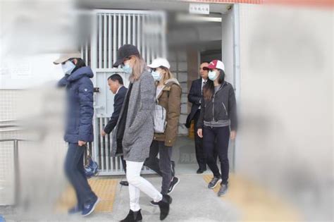 不用陪男友李泽楷，郭嘉文约好友随便一个动作都像撒娇