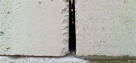 Чем заделать щель между стенами в квартире Idey Remonta