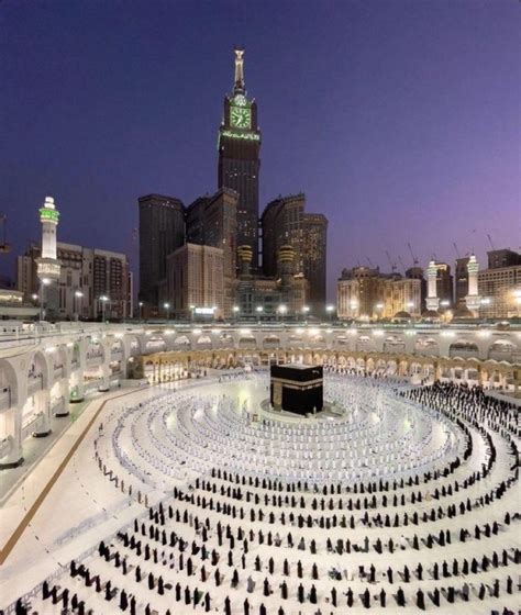 بالصور صفوف المصلين في الحرم المكي يرسمون لوحات في التنظيم والدقة