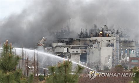 효성티앤씨 울산공장 화재진화 중 연합뉴스