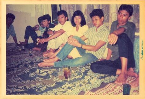 Gaya ABG Jaman Dulu Sebelum Ada HP Dan Internet KASKUS