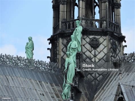 조각의 접근 노 틀 담의 지붕에 사도의 동상 파리 프랑스 유네스코 세계 문화 유산 사이트 노트르담 대성당에 대한 스톡 사진 및 기타 이미지 Istock