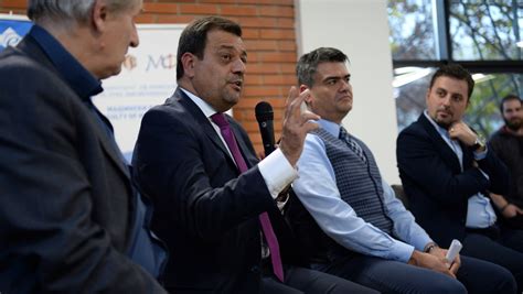 Вицепремиерот Анѓушев на средба со студенти од трета и четврта година од неколку технички