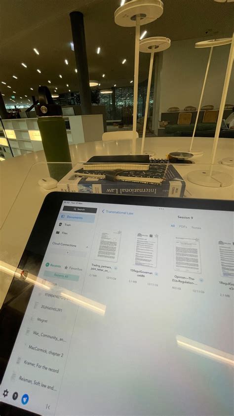 📚11월 12일의 도서관📚 환절기라 감기 걸리는 건 이해하지만 그래도 일 분에 기침 다섯 번은 심하지 않소 이 이름모를 학우야 나는 개인적으로 기침 심하거나 콧물