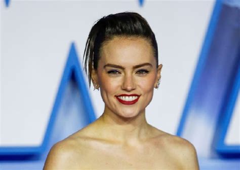 Daisy Ridley To Return As Rey In 1 Of 3 New Star Wars Films