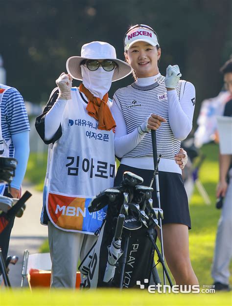 [포토] 김아로미 오늘도 화이팅 전자신문