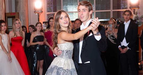 La Petite Fille De Sophia Loren Valse Avec Le Comte Alberico Di