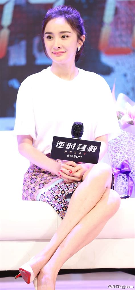 杨幂的高跟脚好美不管臭不臭了（3781） 图片 名腿网