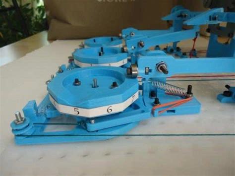 Cool 3D Printed Hand Cranked Computer