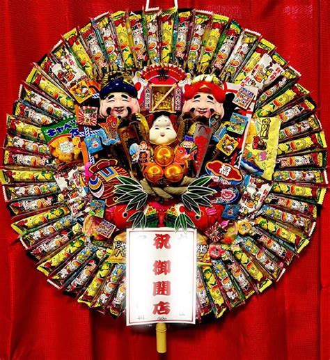 「こんなの見たことない！」駄菓子屋店主が作った開店祝いが「まじでスゴイ」「センスよすぎ」と話題｜まいどなニュース
