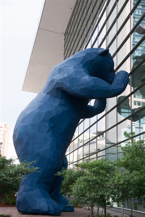 무료 이미지 유리 건물 시티 기념물 동상 미국 경계표 조각 미술 덴버 콜로라도 푸른 곰 1365x2048 797169 무료 이미지 Pxhere