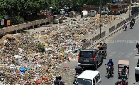 Delhi Streets Overflow With Garbage As Rahul Gandhi Meets Striking
