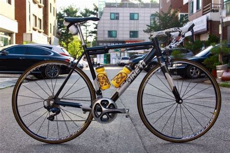 엔진11 크릿디 로드 블랙 탄 알로이 프레임셋 마빅 악시움 프로 로드 휠셋 데다 탐슨 3t 컴포넌트 시마노 듀라에이스 울테그라 구동계 커스텀 로드바이크 로드자전거 리뷰