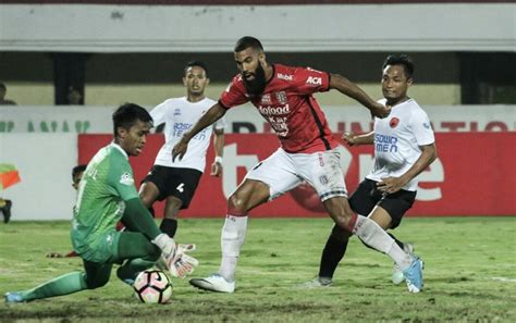 Sylvano Comvalius Perantau Ulung Yang Sedang Ganas Fajar
