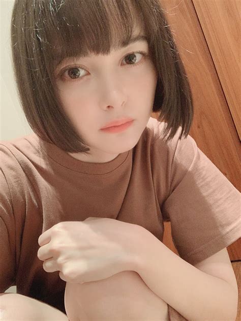 玉城 ティナ Tinatamashiro On Twitter せっかくなので自撮りしました まだ座ってるけど