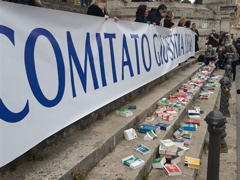 Giustizia In Completo Stallo Flash Mob Davanti Alla Cassazione