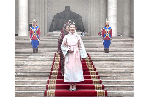 Aguulga Mn Монголын үрс маш олон болсныг Ерөнхийлөгч