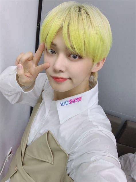Pin de 𝐡𝐚𝐩𝐩𝐢𝐞𝐫 em TxT Cantores Dançarino Rapper