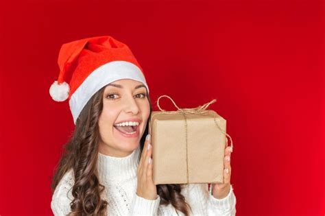 Premium Photo Pretty Woman In A Santa Claus Hat Holds A T In Her