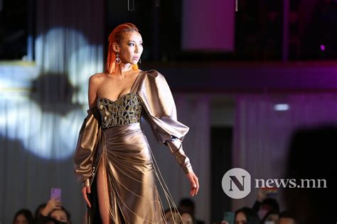 ФОТО 200 гаруй гоёлын даашинзыг танилцуулав Newsmn