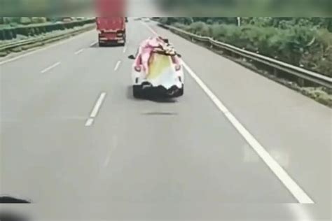 高速上大货车司机长按喇叭提醒前车，到底怎么回事呢