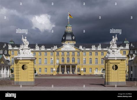 Karlsruher schloss Fotos und Bildmaterial in hoher Auflösung Alamy