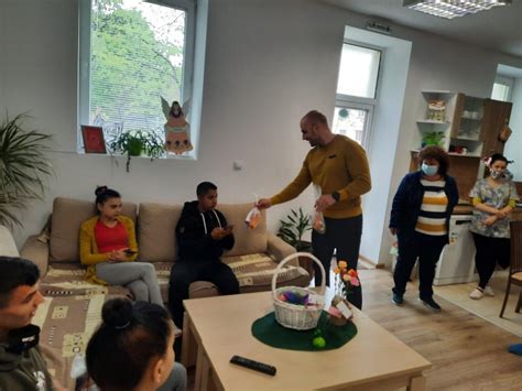 Сдружение „Благотворни приятели“ осигурява бъдеще за деца без родители във Враца снимки