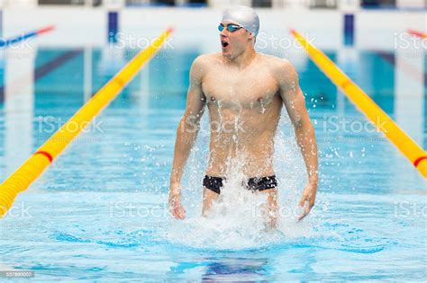 동적 및 착용감 헤엄 치는 사람 캡 호흡 수행 뛰어내림 시간 연장 건강관리와 의술에 대한 스톡 사진 및 기타 이미지 건강