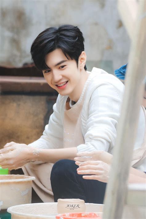 Pin oleh Chamaiporn Pimmeelai di เฉน เจอหยวน Chen Zheyuan 陈哲远 Aktor Gambar pacar Pria