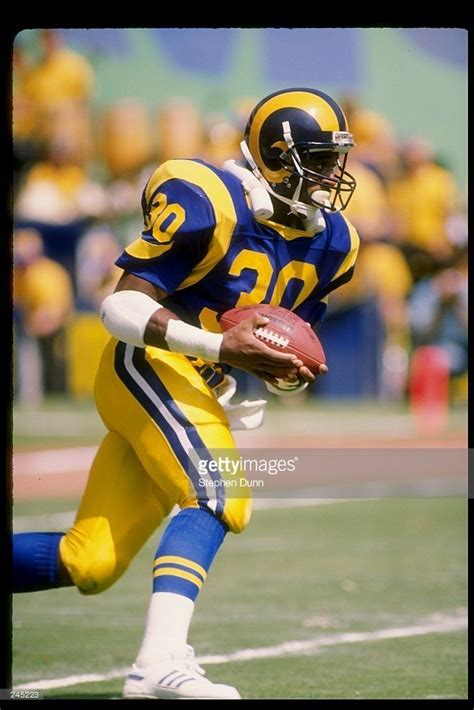 Nfl Rams Rams Football Football Helmets Nfl Football Pictures Pro
