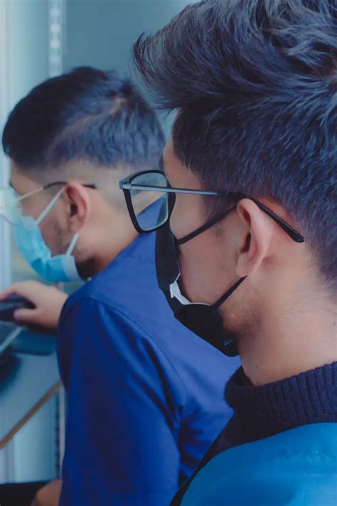 los futuros expertos en fisioterapia acuática de idie torre de agua se enfrentan al examen final