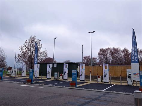 L Isle d Abeau bornes haute puissance à la station TotalEnergies