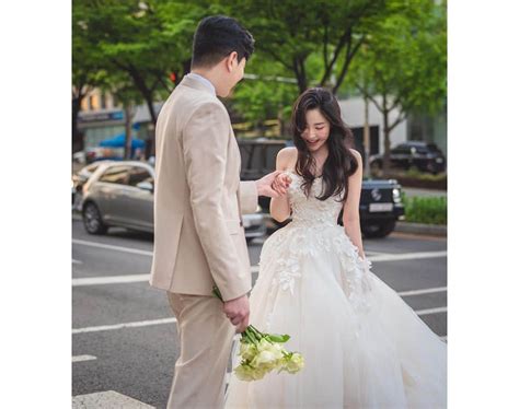 キム・ドヒさんのインスタグラム写真 キム・ドヒinstagram「 도로에서 찍고싶어서 봄에 찍은건데 최애사진이 되었😆🤍」6月