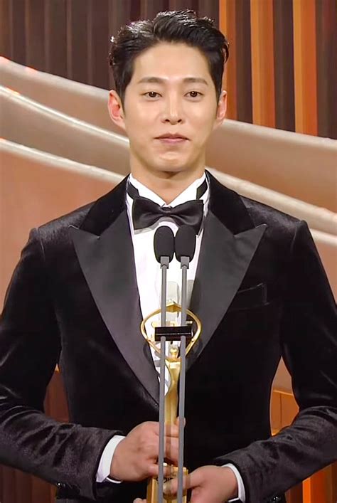 امرأة واحدة أُنبوب