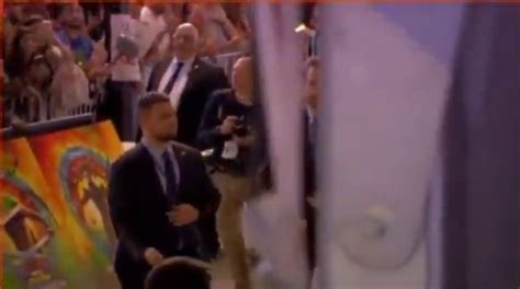 Tom Hiddleston Arrives At The Los Angeles Premiere Tumbex