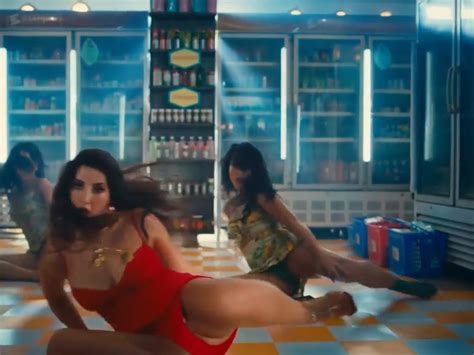Nora Fatehi Showing Her Phatehi Choot