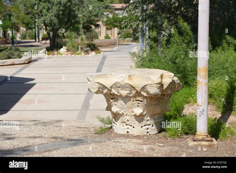 Corinthian Pillar Hi Res Stock Photography And Images Alamy
