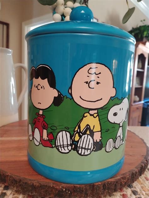 Charlie Brown Snoopy And Gang Peanuts Large Canister Cookie Jar Treats