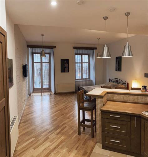 1 к квартира з і о та балконом на площі Ринок Оренда квартир Львів