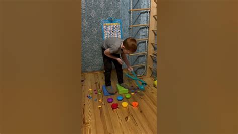 Вправа для розвитку рівноваги уваги координації перетину середньої лінії взаємодії півкуль