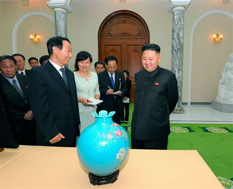Kim Jong Un Looking At Things Mirror Online
