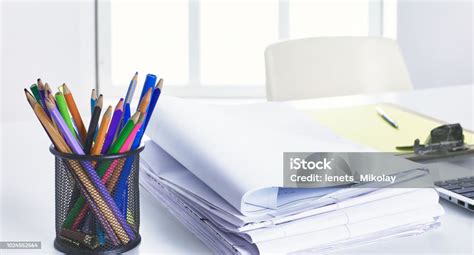 작업 영역 프레 젠 테이 션 이랑 데스크톱 컴퓨터 및 오피스 지원 0명에 대한 스톡 사진 및 기타 이미지 0명 공란 노트북 Istock