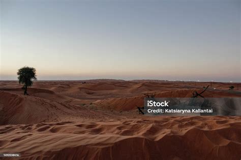 사막의 일몰 두바이 Uae의 사막에서 일몰 0명에 대한 스톡 사진 및 기타 이미지 0명 25 센트 건조한 Istock